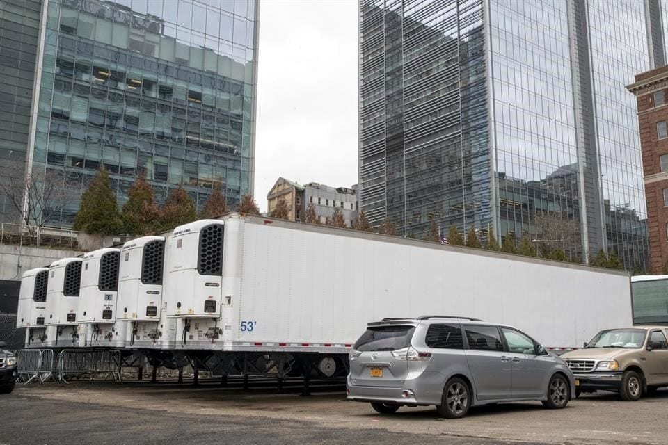 Nueva York instala gigantesca morgue para muertes por coronavirus
