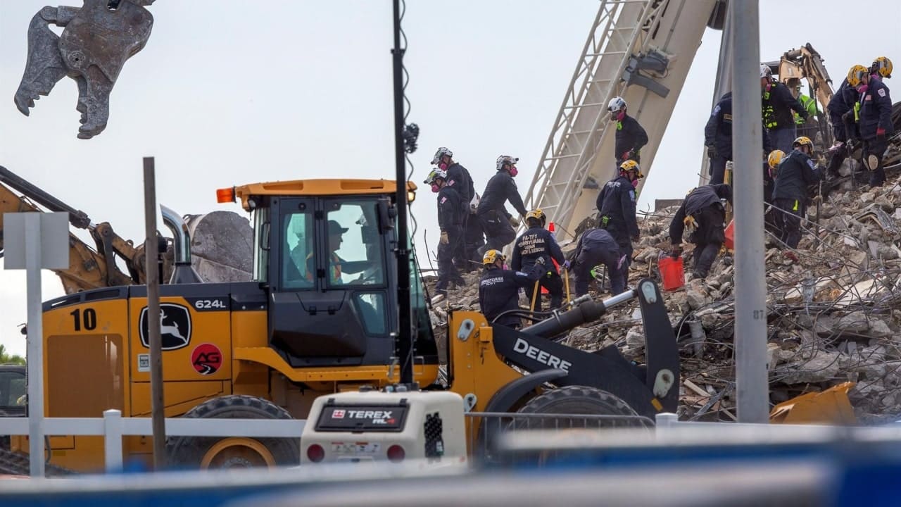 Suben a 32 las víctimas halladas en los escombros del edificio en Miami ...