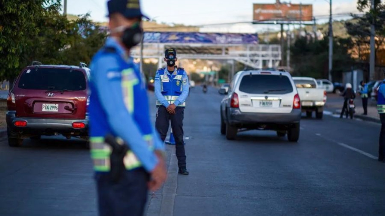 Multarán a conductores que circulen con licencias vencidas