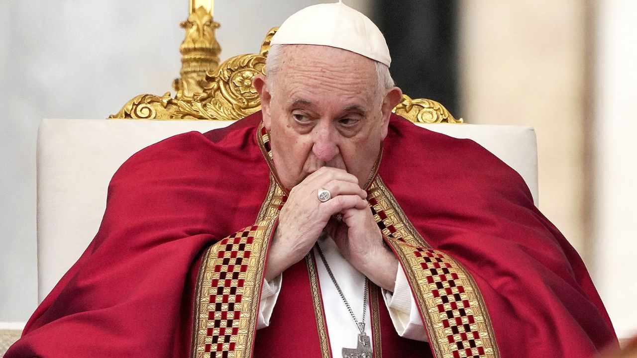 El papa presidirá la Vigilia del Sábado Santo después de renunciar al ...