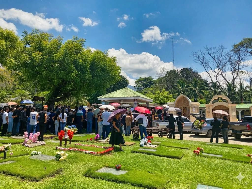 'Siempre ayudaba a los demás': hijo despide a director de instituto en ...
